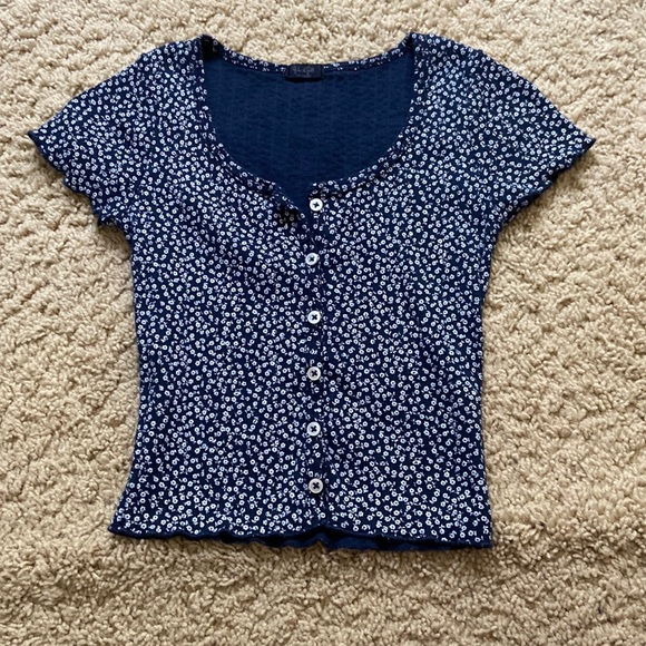 Brandy Melville | Tops | Brandy Melville Tiny Flower Cropped Button Top ...